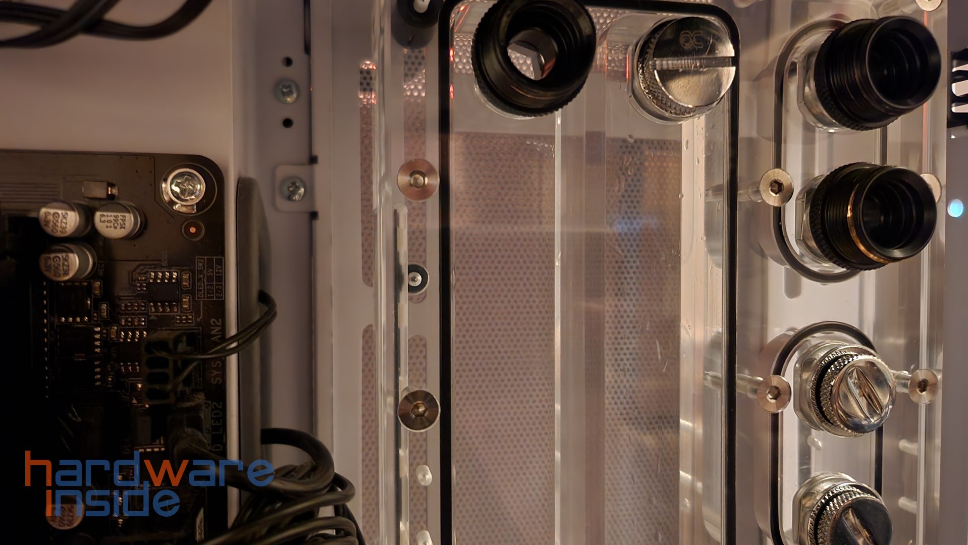 alphacool-core-distro-plate-montage-fittinge.jpg | Die Hardware-Community für Enthusiasten und Gamer