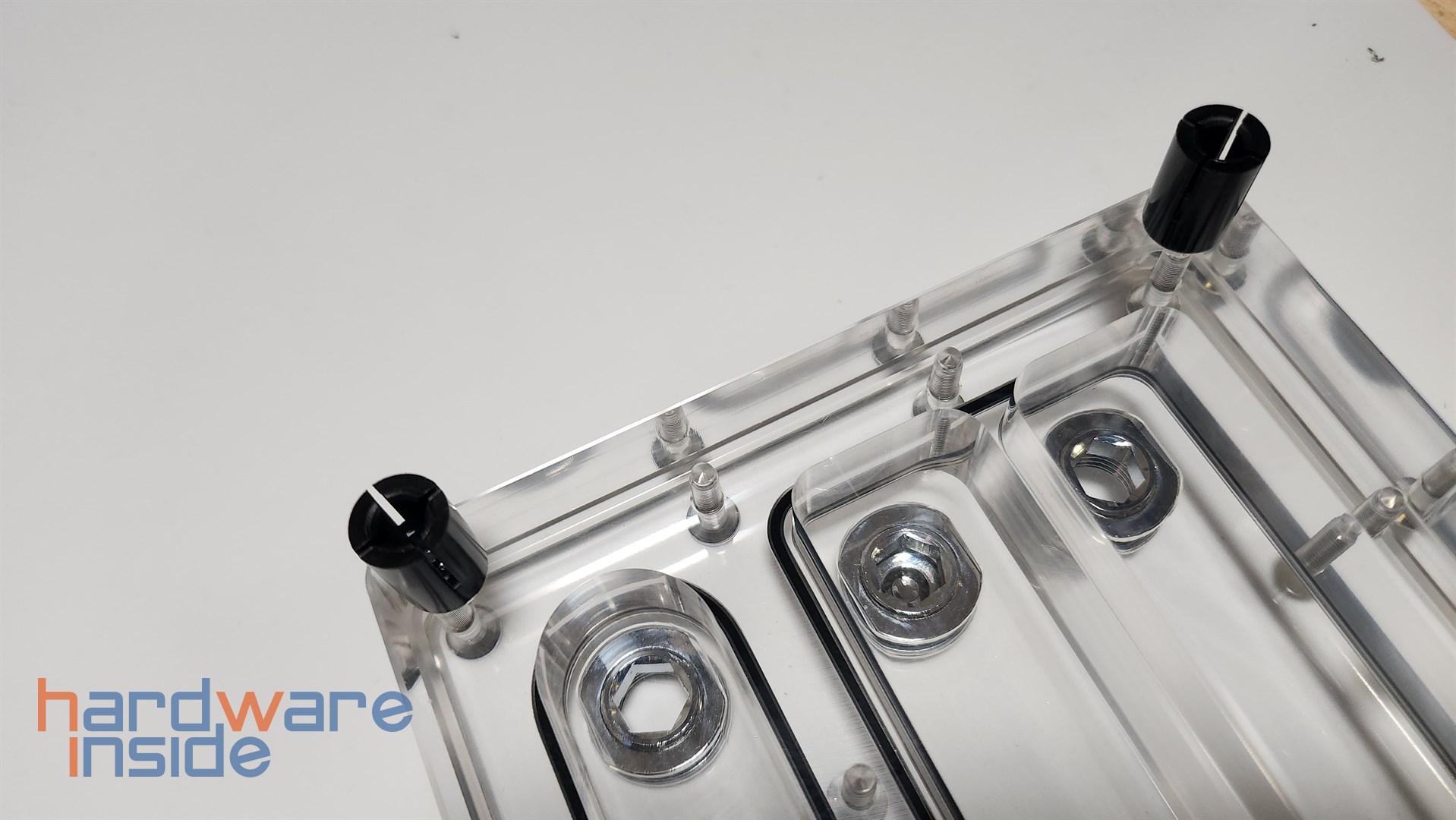 alphacool-core-distro-plate-push-pin (1).jpg | Die Hardware-Community ...