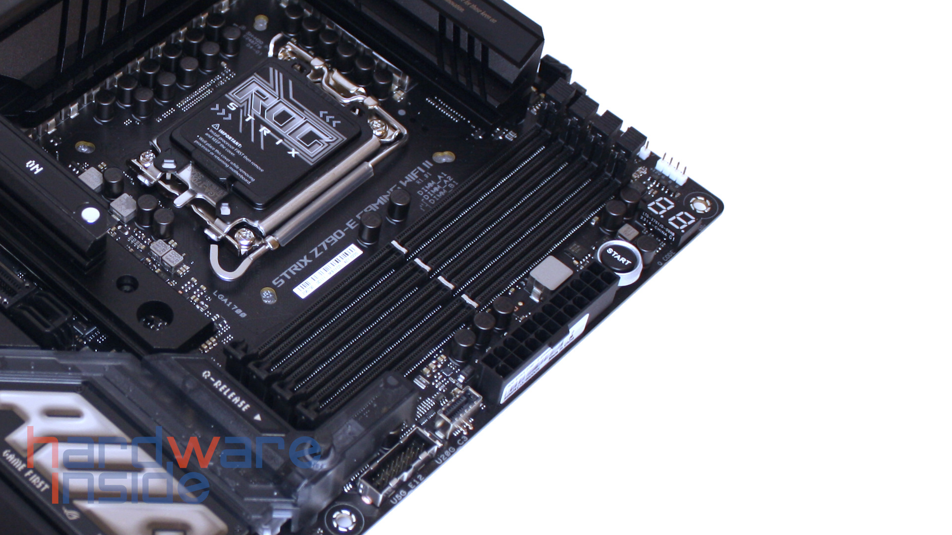 ASUS ROG STRIX Z790-E GAMING WIFI II - Start button | Die Hardware ...